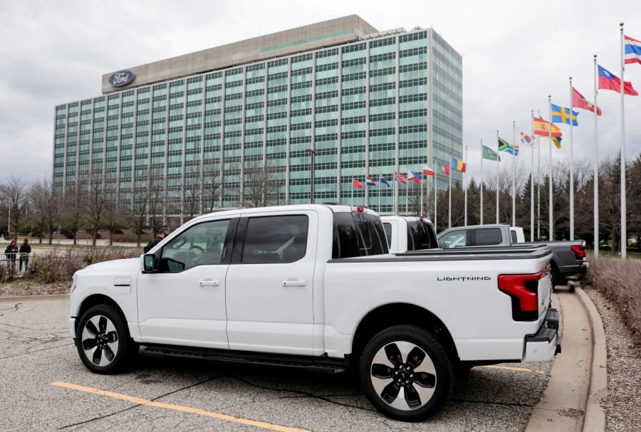 Ford CEO Open to Working With Rivals to Compete With China EV Update ...